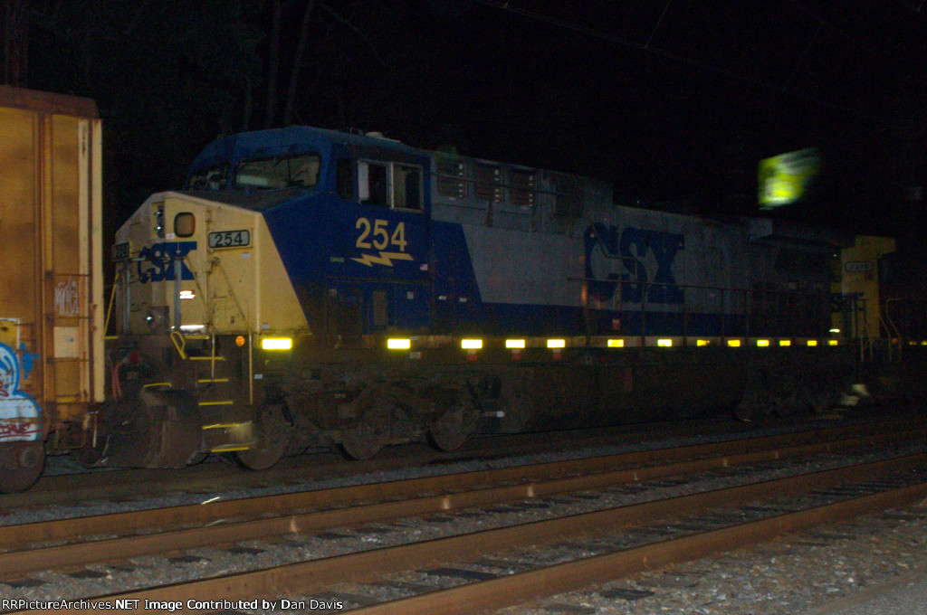 CSX AC44CW 254 trails on Q301-06